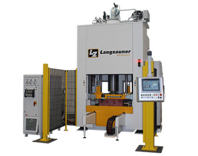 PCM – Prepreg Compression Molding | LANGZAUNER Austria