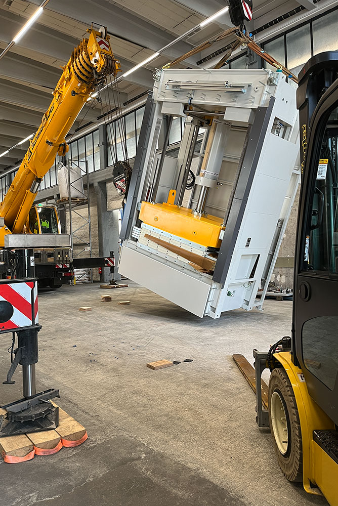Multi-daylight press for SGL Carbon in Meitingen - Langzauner